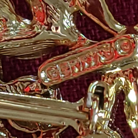 Gerrys | Jewelry | Vintage Gerrys Gold Tone Faux Pearl Broochpin | Poshmark